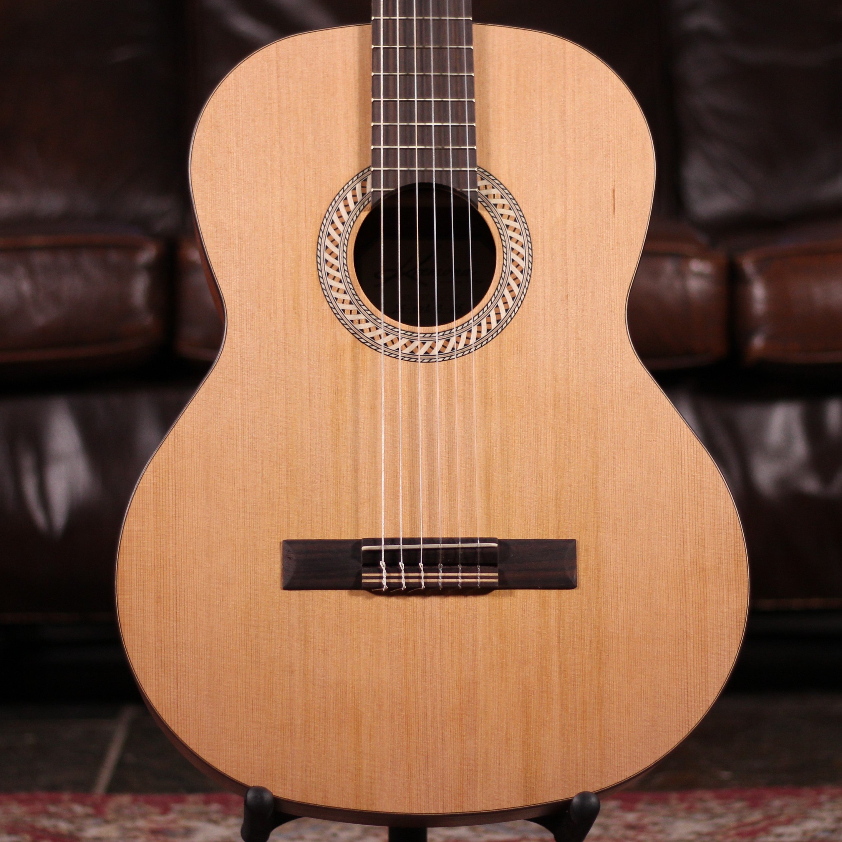 Foulds Guitars | Derby's Only Dedicated full service Guitar store