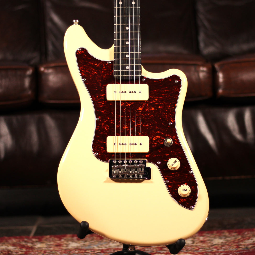 Foulds Guitars | Derby's Only Dedicated full service Guitar store